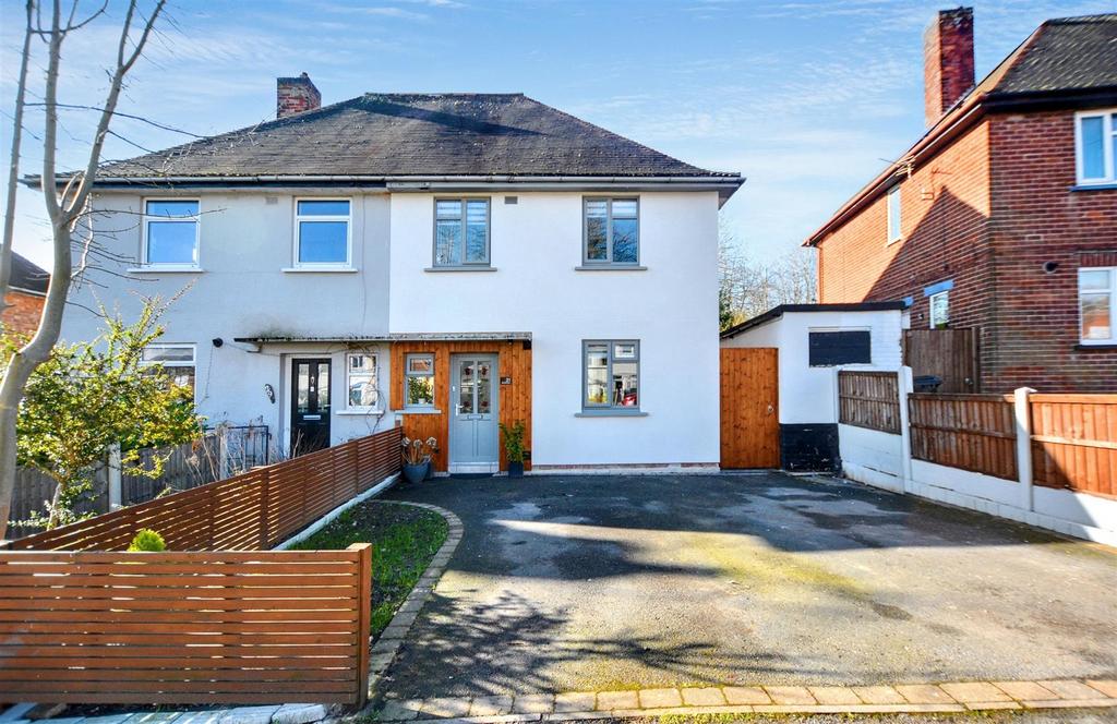 Beauvale Drive, Ilkeston 3 bed semi-detached house - £200,000