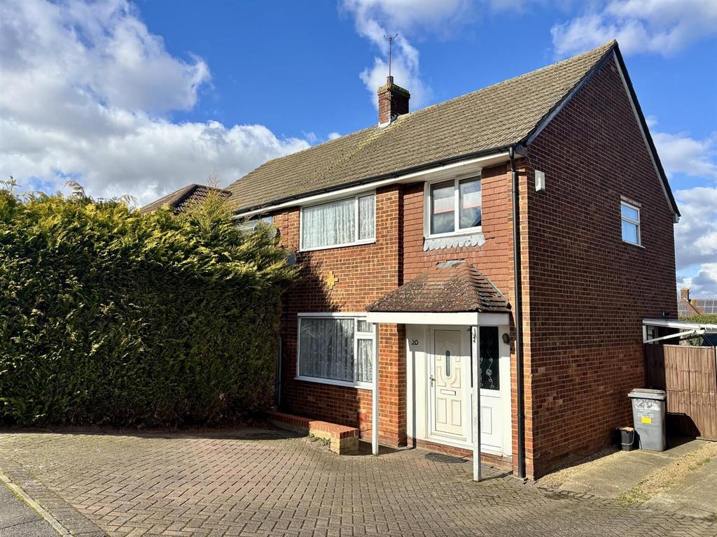 Robson Drive, Larkfield, Aylesford 3 bed semi-detached house for sale ...