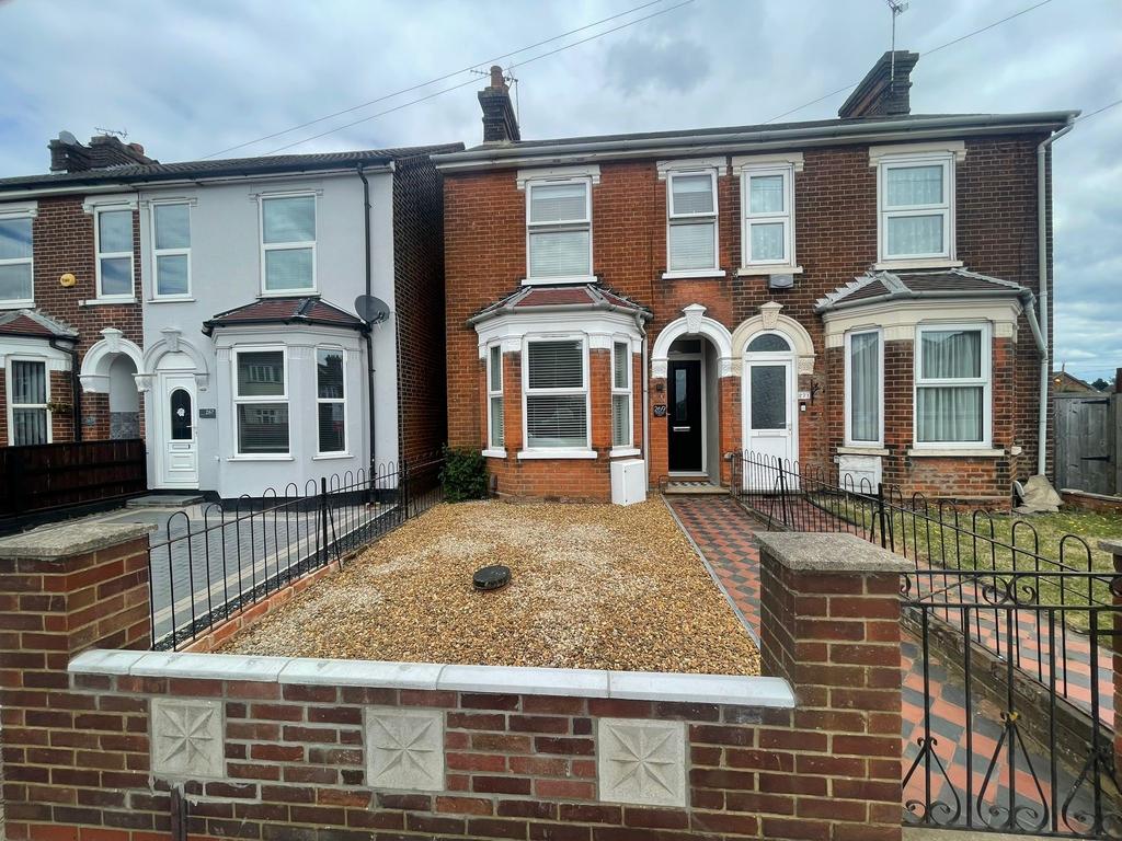 Felixstowe Road, Ipswich IP3 1 bed in a house share to rent - £625 pcm ...