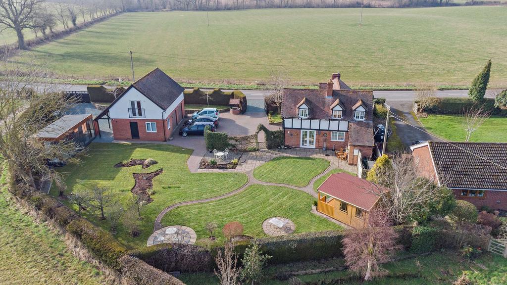 Rochford, Worcestershire WR15 3 bed detached house - £660,000