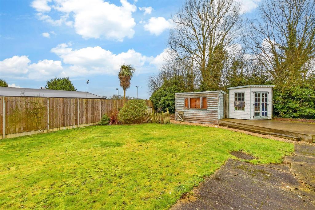 Maidstone Road, Maidstone ME17 3 bed detached bungalow - £363,000