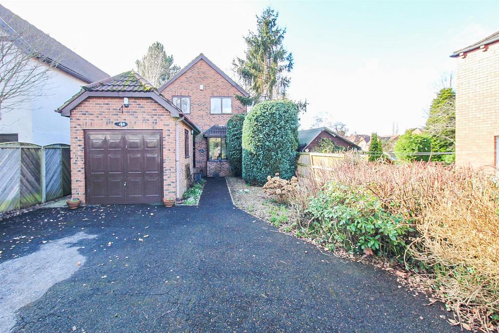 Woodthorpe Lane, Wakefield WF2 4 bed detached house - £550,000