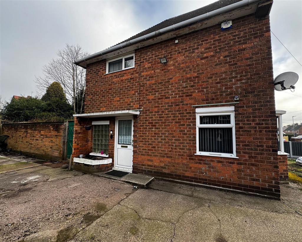 Lavender Grove, Walsall 3 bed end of terrace house - £1,100 pcm (£254 pw)