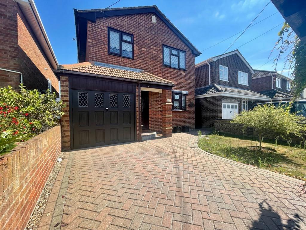 Rose Road, Canvey Island, SS8 4 bed detached house - £425,000