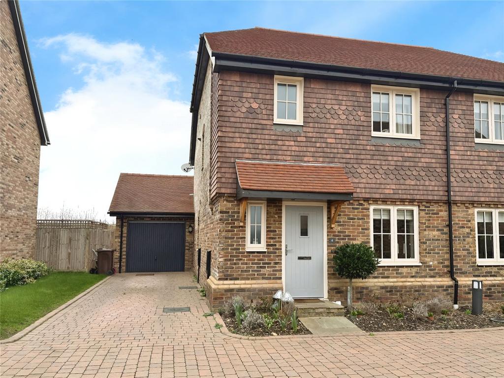 Lupin Close, Rainham ME8 3 bed semi-detached house - £415,000