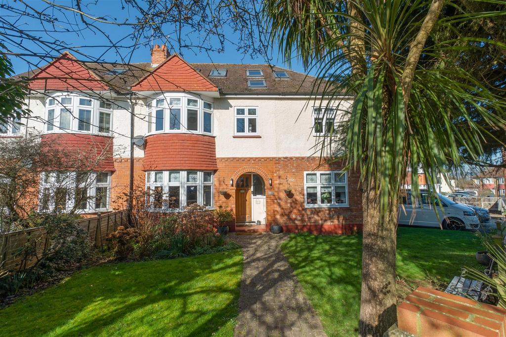 Holtye Crescent, Maidstone 5 bed semi-detached house - £650,000