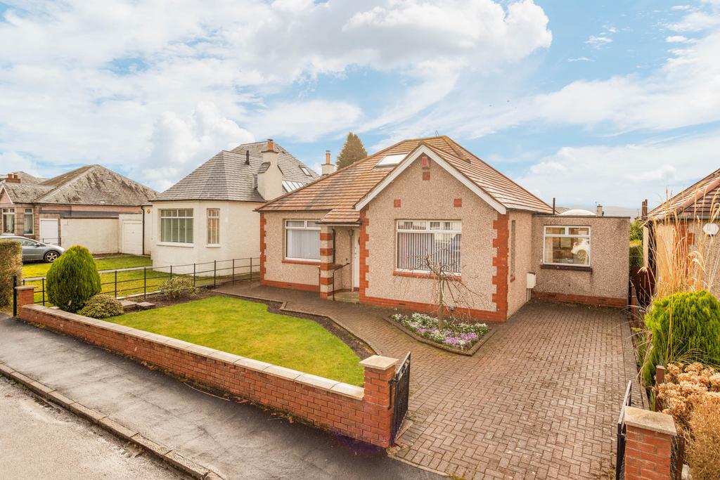 33 Craigmount Gardens, Edinburgh... 3 bed detached bungalow - £410,000