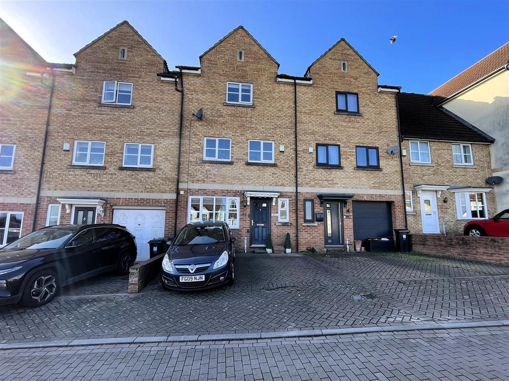 Blue Falcon Road, Kingswood, Bristol 4 bed townhouse - £375,000