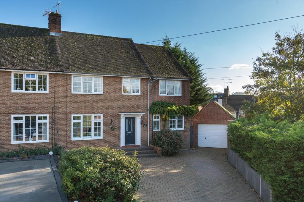 Bishops Mead, Boxmoor, HP1 4 bed semi-detached house for sale - £750,000