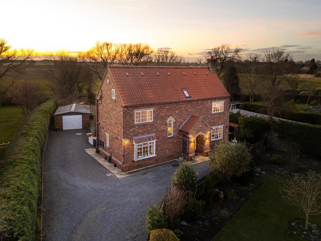 Main Street, Hemingbrough, Selby 6 bed detached house for sale - £650,000