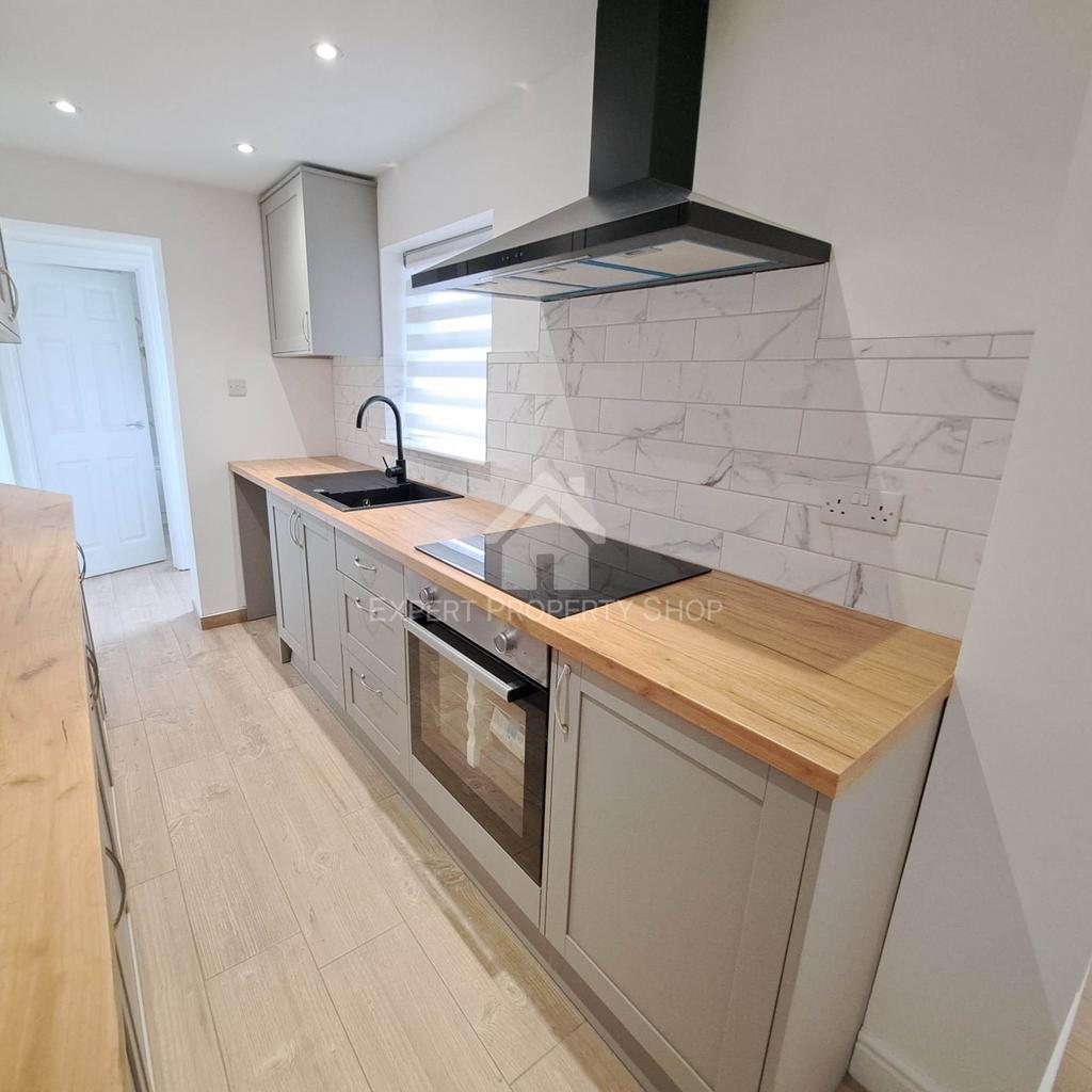 Victoria Road, Worksop, Nottinghamshire 3 bed house - £800 pcm (£185 pw)