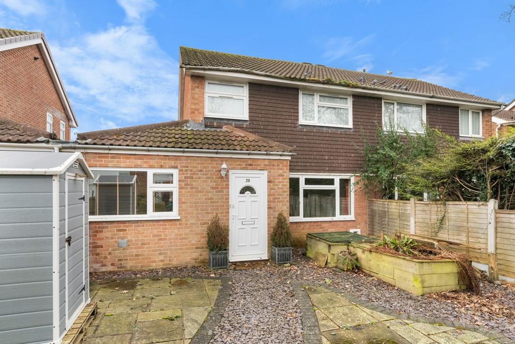 Weston-super-Mare BS22 4 bed semi-detached house - £1,450 pcm (£335 pw)