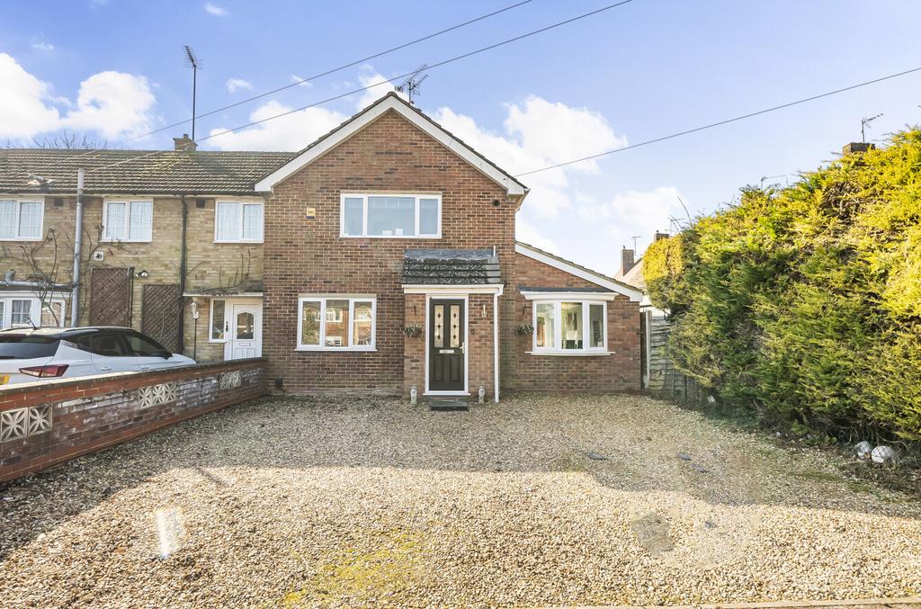 Manor Park, Dunstable LU5 2 bed end of terrace house for sale - £340,000
