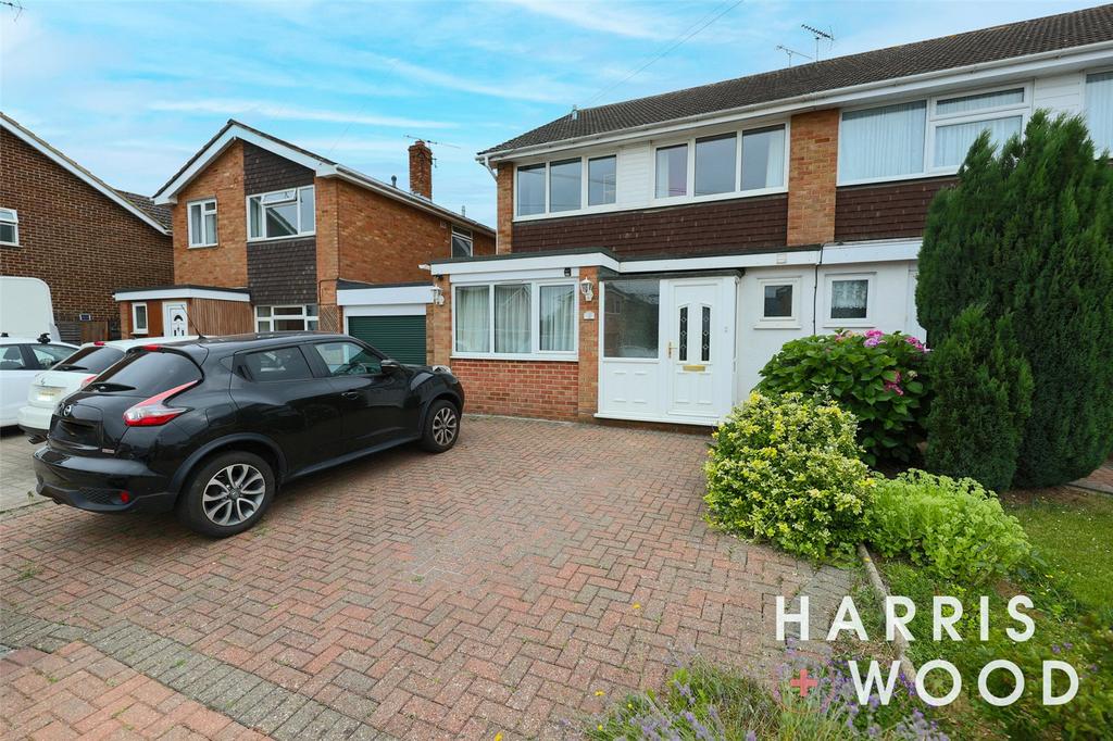 Chestnut Walk, Chelmsford, CM1 4 bed semi-detached house - £2,100 pcm ...