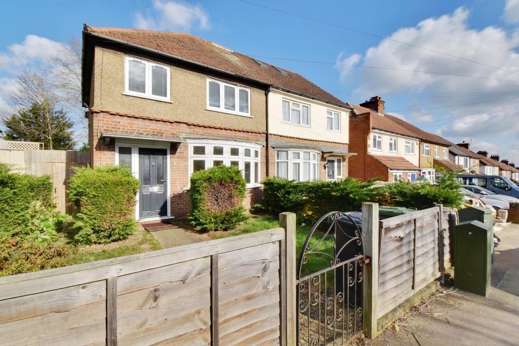Beechwood Rise, Hertfordshire WD24 3 bed semi-detached house - £1,800 ...
