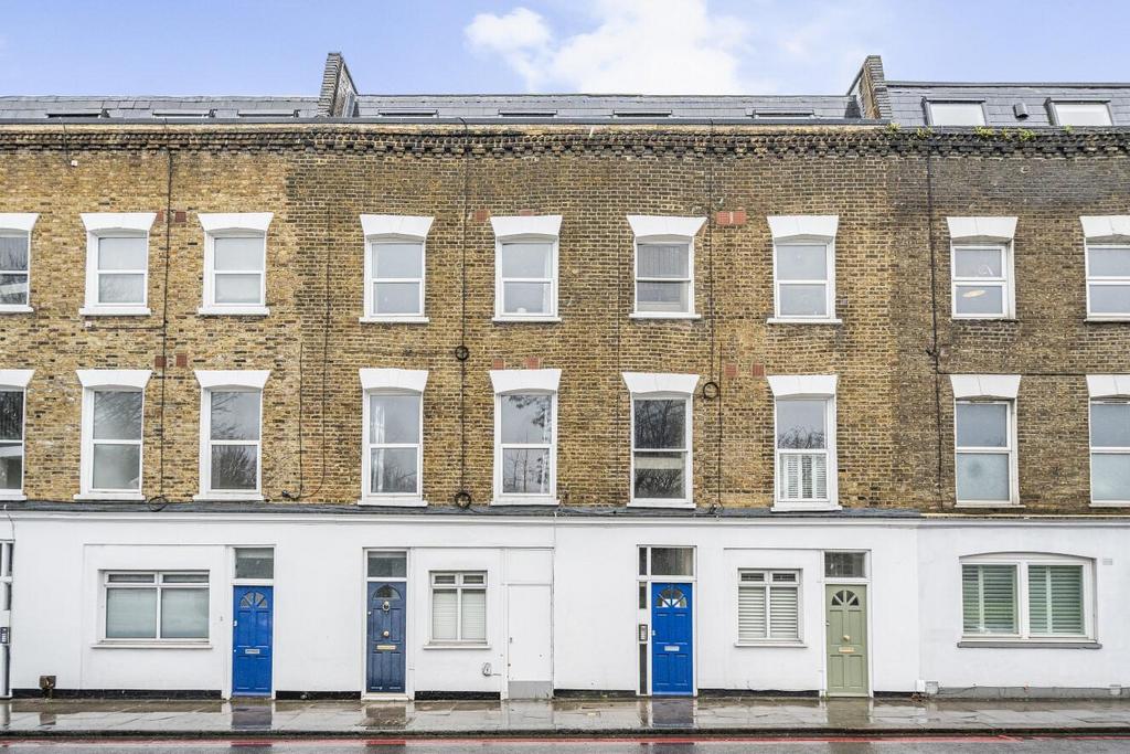 Battersea Rise, Battersea, London, SW11 1 bed flat - £400,000