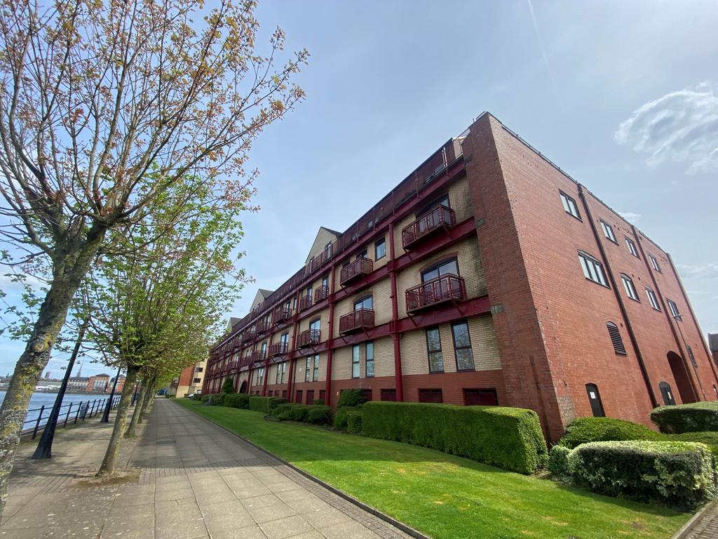 Navigation Way, Preston PR2 2 bed apartment - £900 pcm (£208 pw)