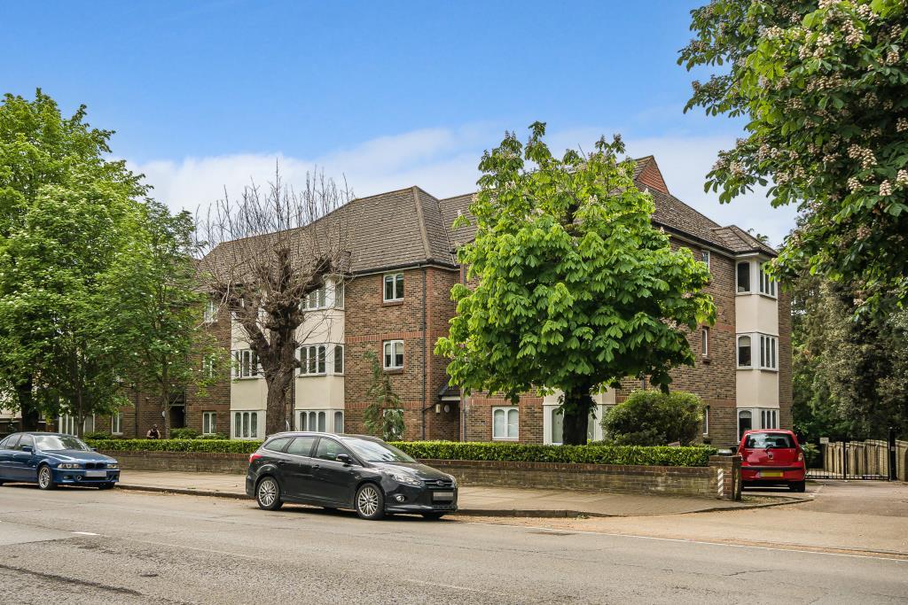 High Road, Whetstone, N20 3 bed flat - £650,000