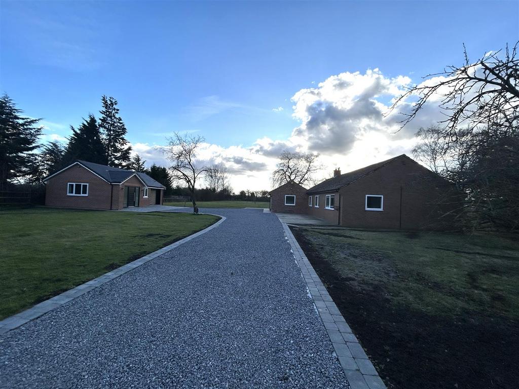 Hull Road Howden 4 bed detached bungalow for sale - £735,000