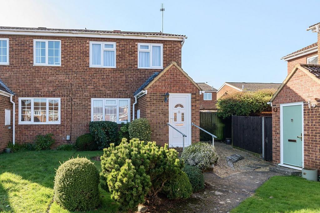 Blackbird Close, Flitwick, MK45 2 bed semi-detached house - £315,000