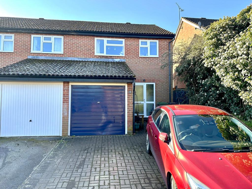 Sunbury Close, Bordon GU35 3 bed end of terrace house for sale - £320,000