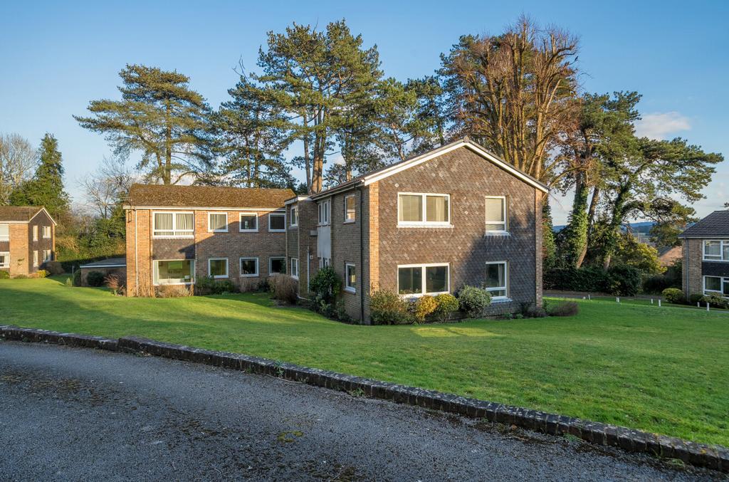 Elmleigh Court, Elmleigh, Midhurst... 2 bed flat for sale - £255,000