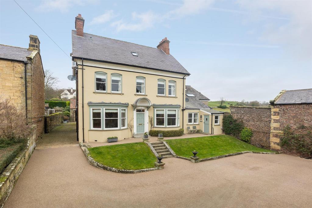 Derwent House, West Ayton, Scarborough 6 bed house for sale - £950,000