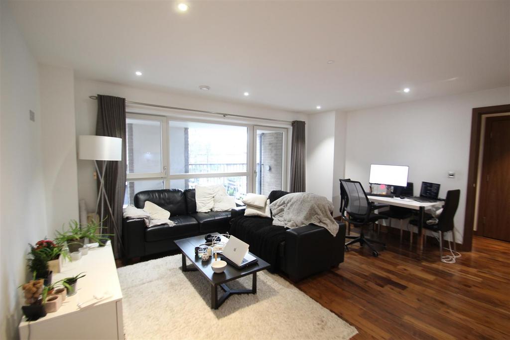 Stephen Court, 5 Diss Street, London E2 3 bed flat - £3,142 pcm (£725 pw)