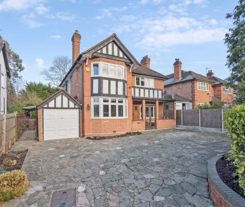 Marsh Road, Pinner HA5 4 bed detached house for sale - £1,100,000