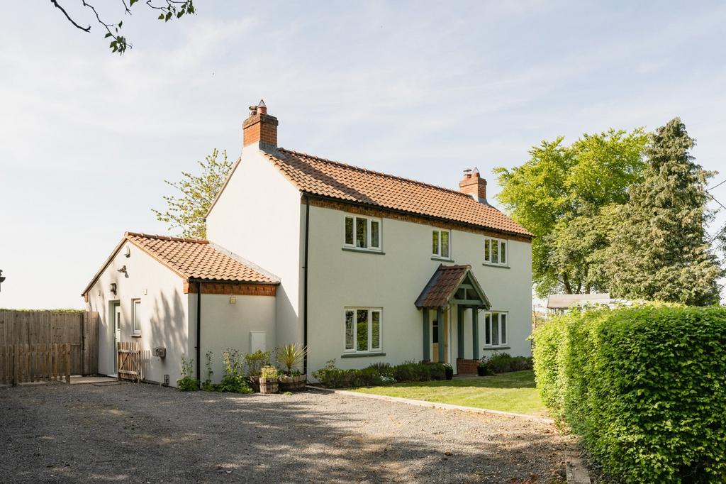 Sunnyside, Bergh Apton, Norfolk 4 bed detached house for sale - £660,000