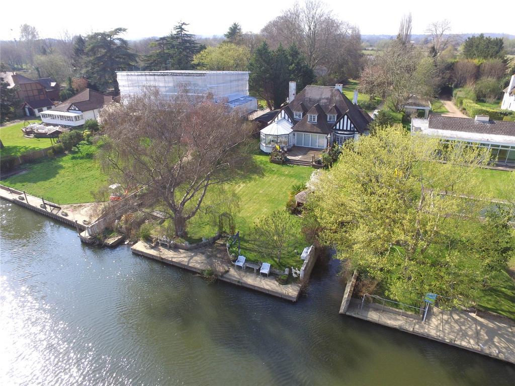Chertsey Lane, Staines, Surrey, TW18 4 bed detached house for sale - £ ...