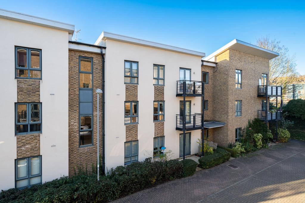 Sheldon Way, Berkhamsted HP4 2 bed apartment for sale - £350,000