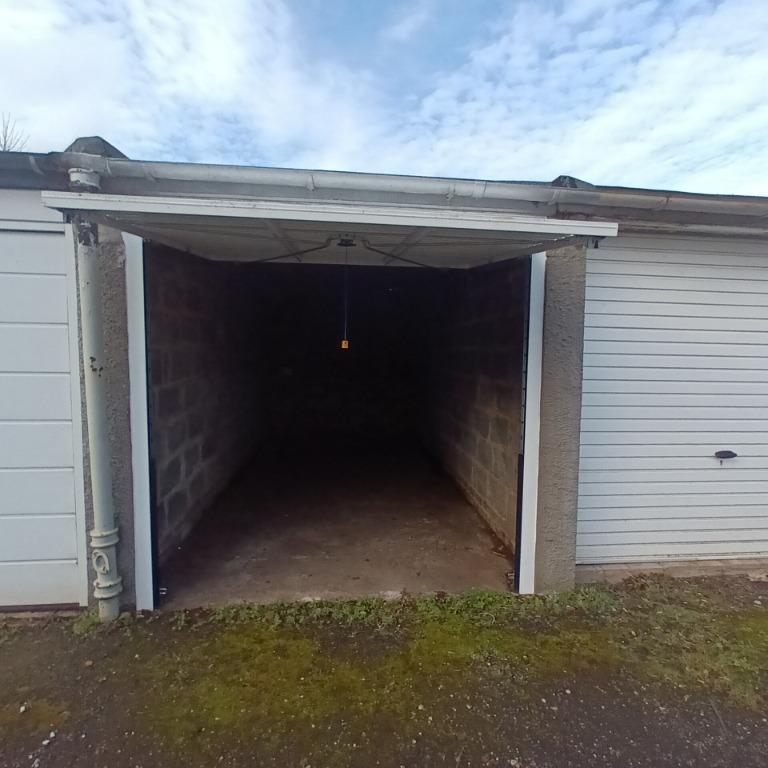 Oxgangs Farm Grove, Edinburgh EH13 Garage to rent - £150 pcm (£35 pw)