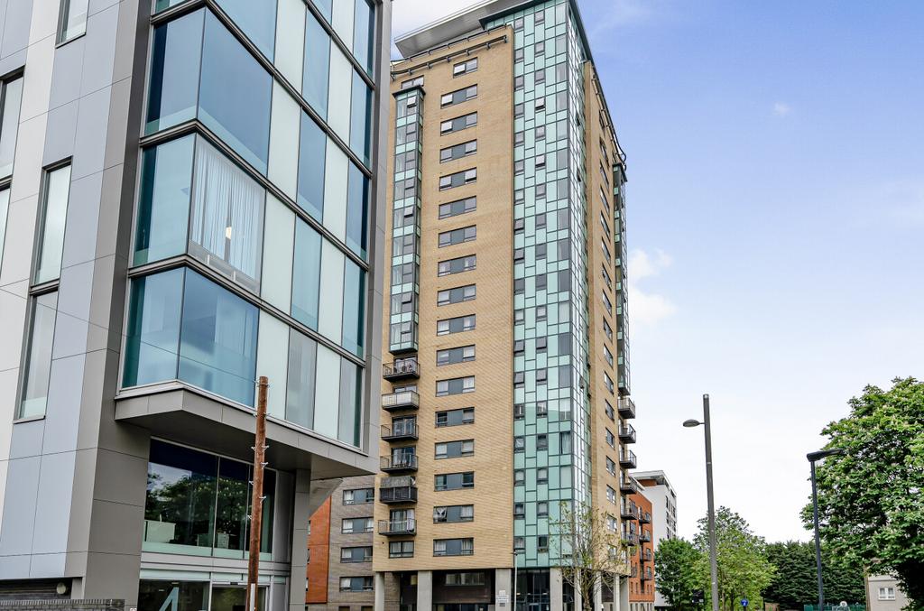 Burford Wharf Apartments, 3 Cam Road... 2 bed apartment - £164,000