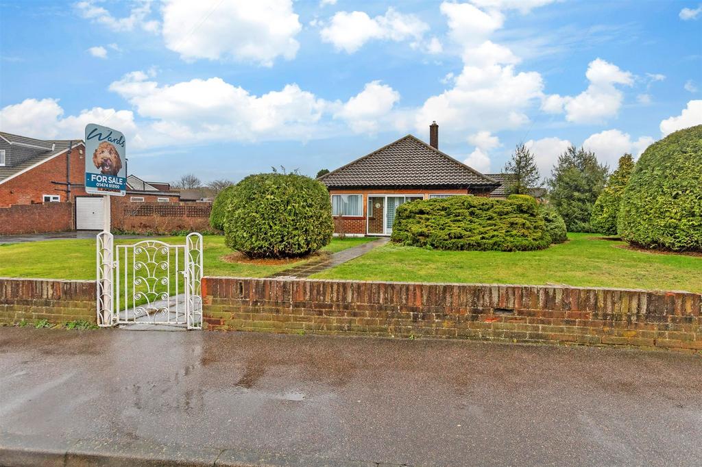 Istead Rise, Istead Rise, Kent 2 bed detached bungalow - £500,000