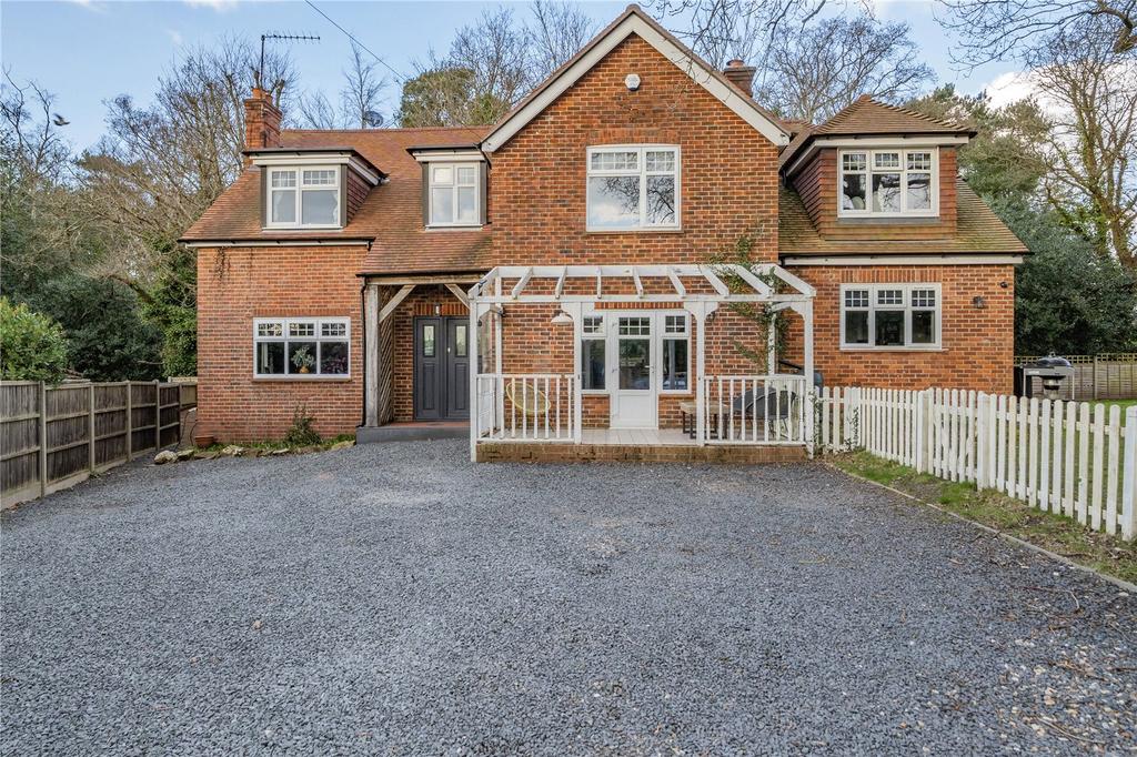 Bracknell Road, Crowthorne, Berkshire 4 bed detached house - £995,000