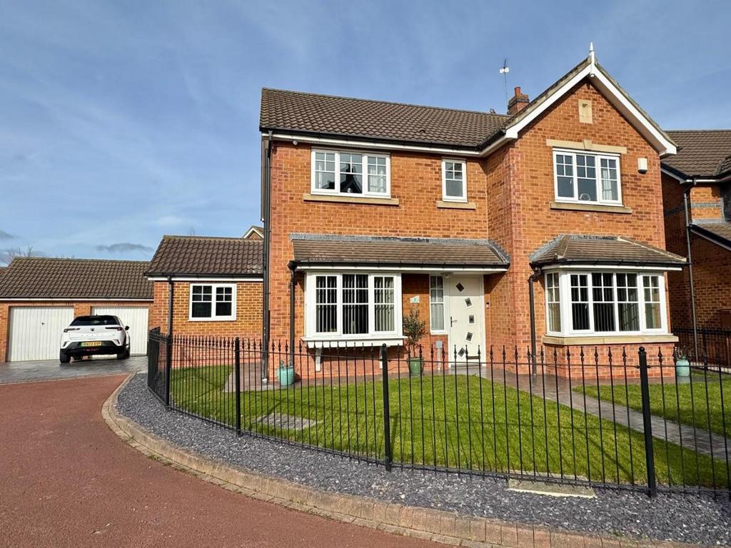 Reedsdale Close, Redcar 4 bed detached house - £400,000