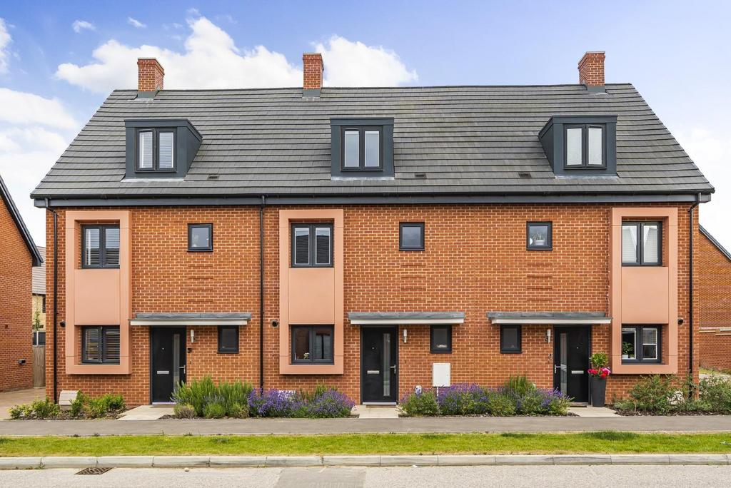 Heritage Road, Ashford TN25 4 bed townhouse for sale - £355,000