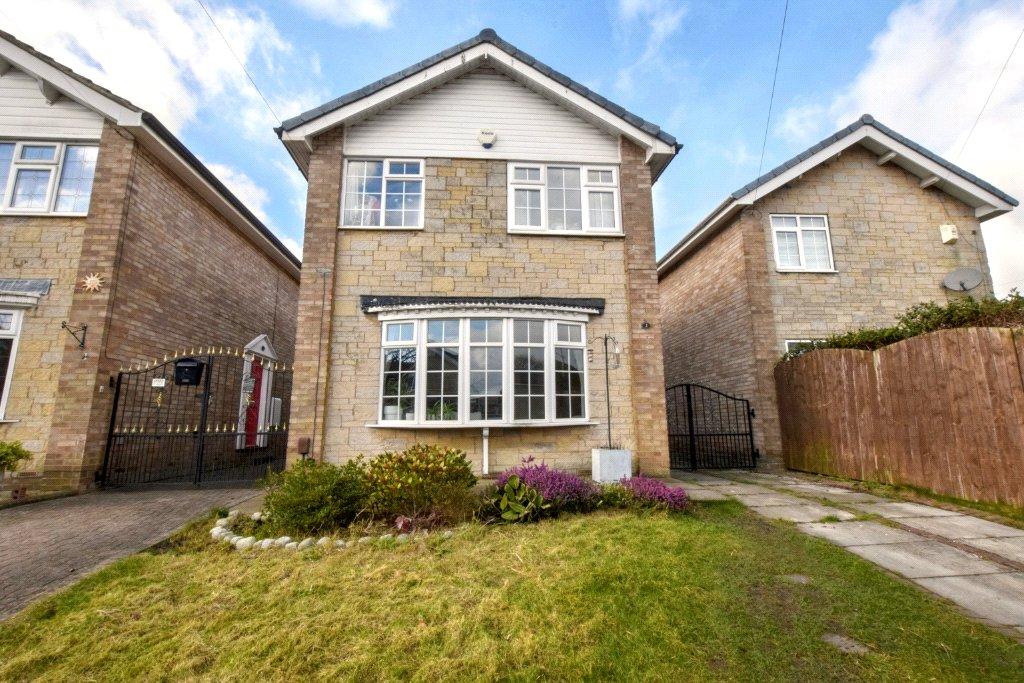 Lawns Dene, Leeds, West Yorkshire 3 bed detached house - £250,000