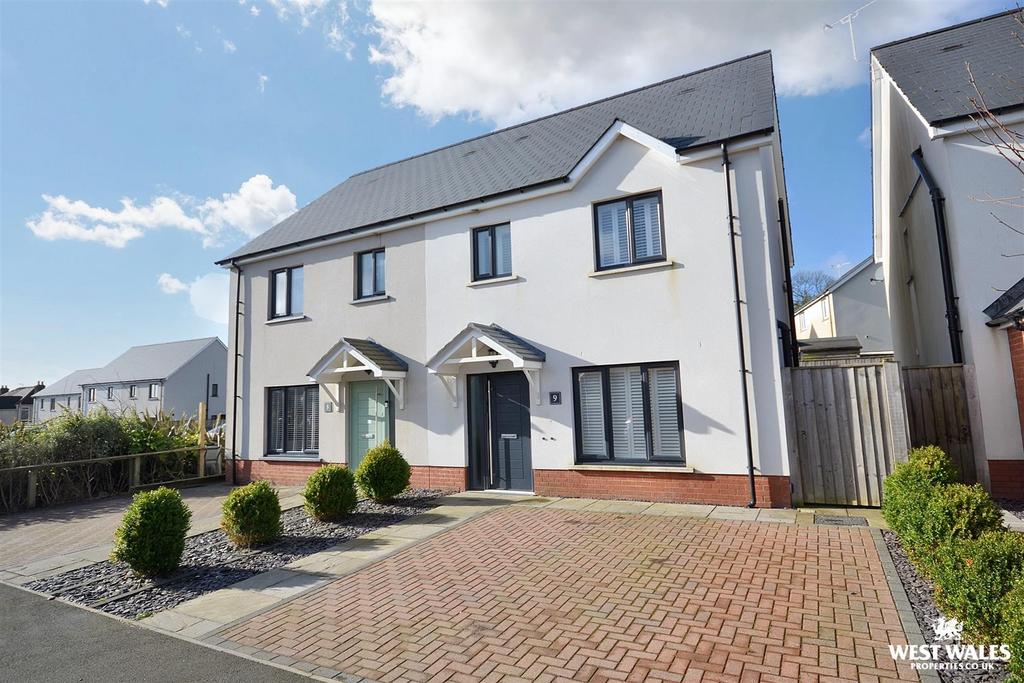 Park Gardens, Begelly, Kilgetty 3 bed semi-detached house - £275,000