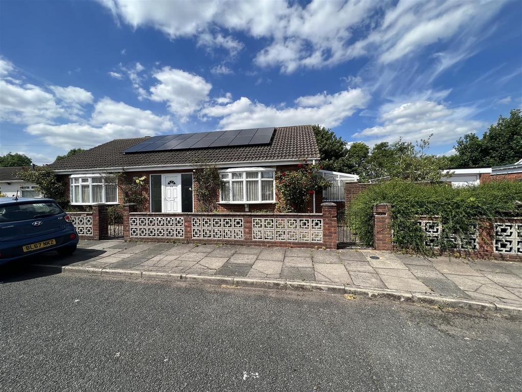 Hilltop Drive, Hodge Hill, Birmingham 3 bed bungalow for sale - £320,000