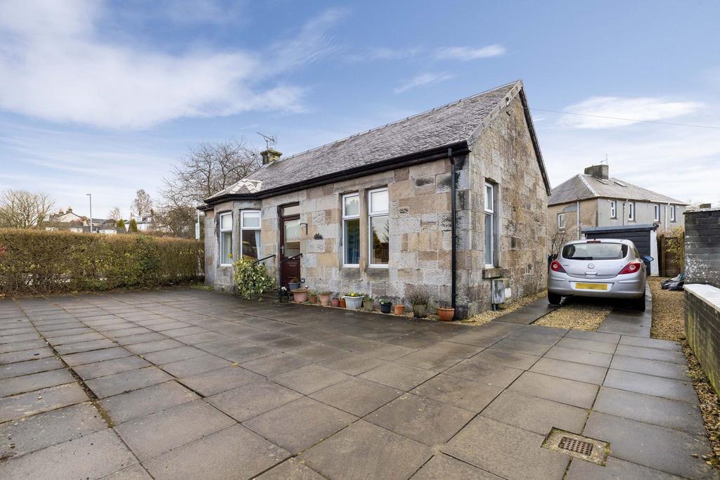 Glasgow Road, Strathaven ML10 2 bed detached bungalow - £195,000