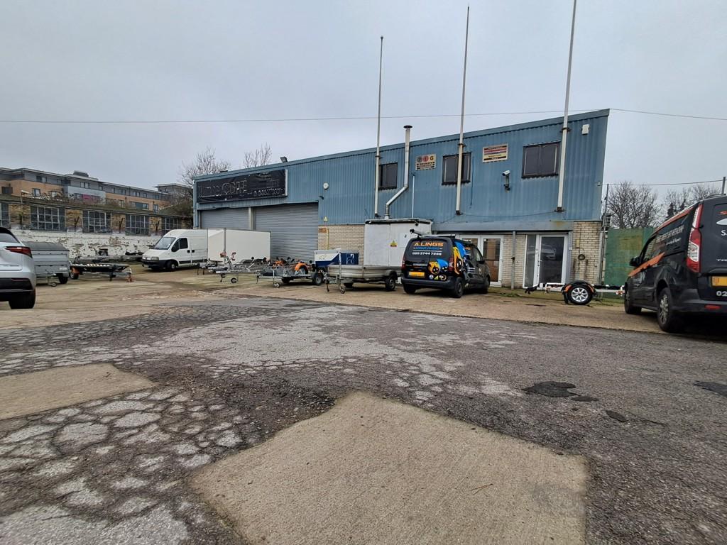 Station Approach, Hackbridge SM6 Industrial park to rent