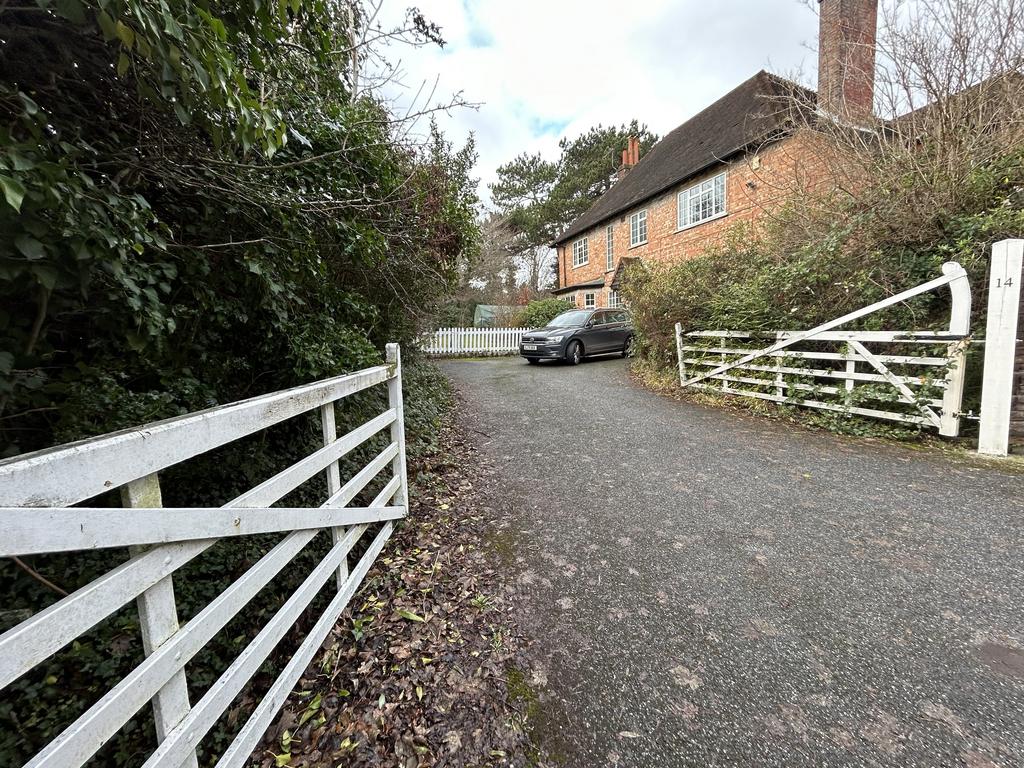 Shortlands, Kent, 5 bed house - £3,995 pcm (£922 pw)