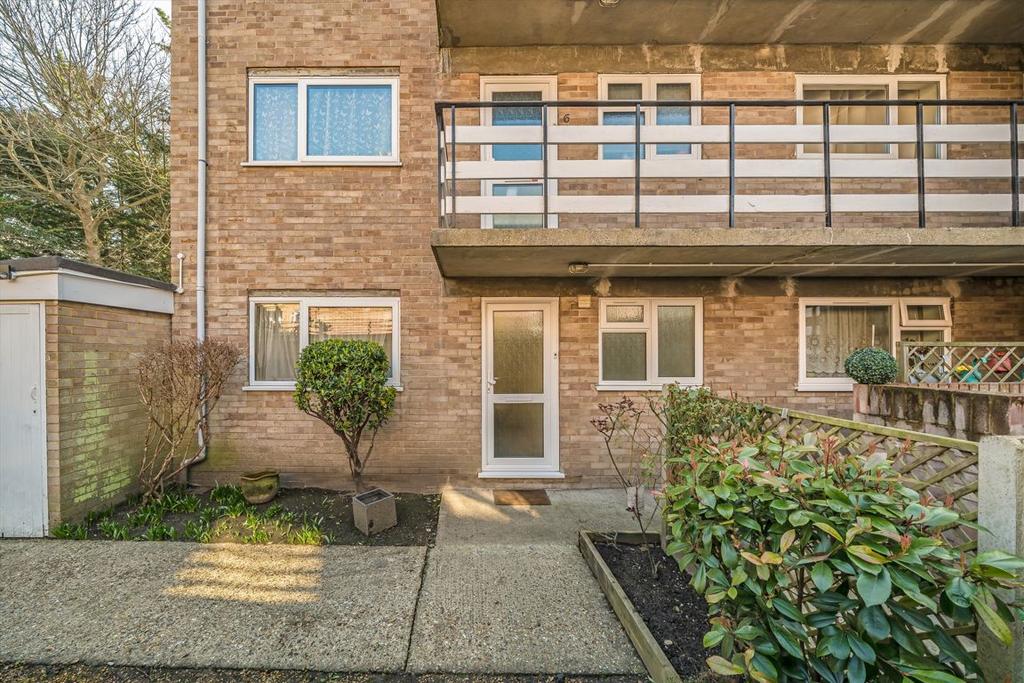 Carlisle Close, Kingston Upon Thames KT2 1 bed flat for sale - £299,950
