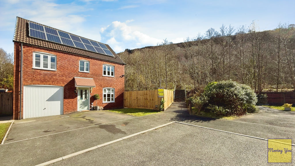 Llys Yr Afon, Godrergraig, Swansea 4 bed detached house - £270,000