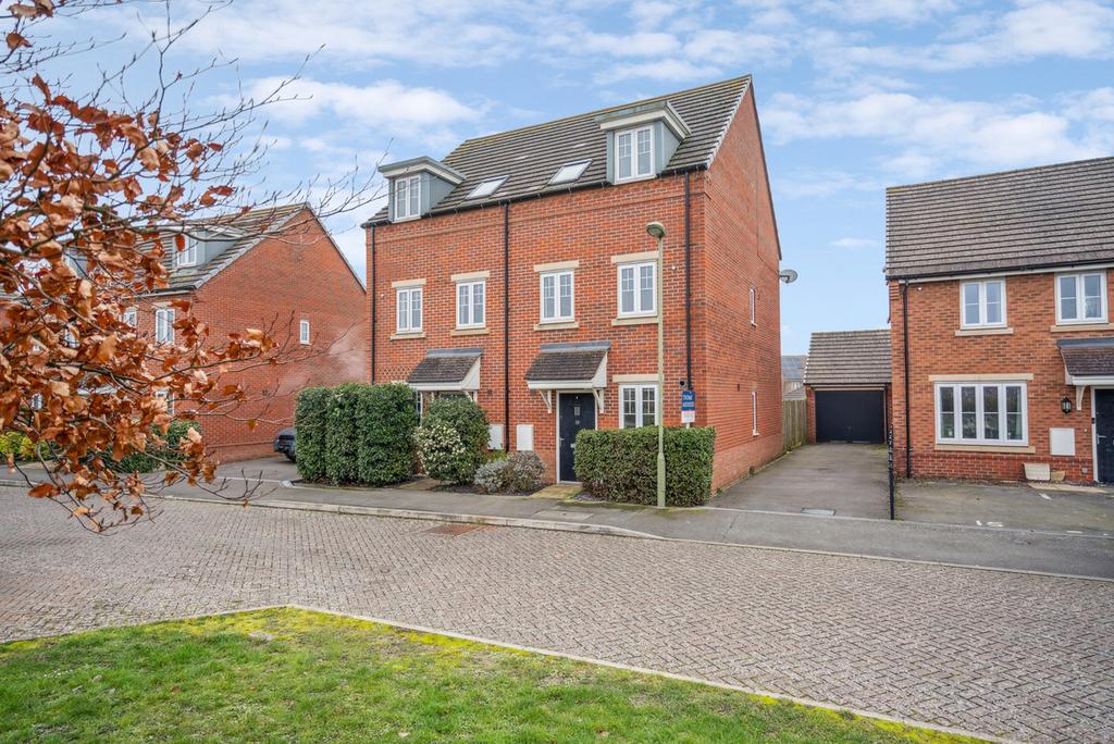 Yew Tree Crescent, Didcot, OX11 3 bed semi-detached house - £410,000