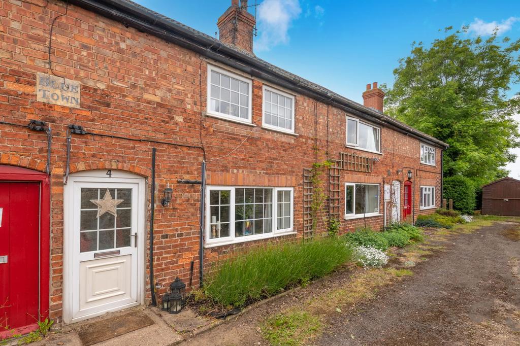 Chapel Row, Skillington 4 bed cottage for sale - £230,000