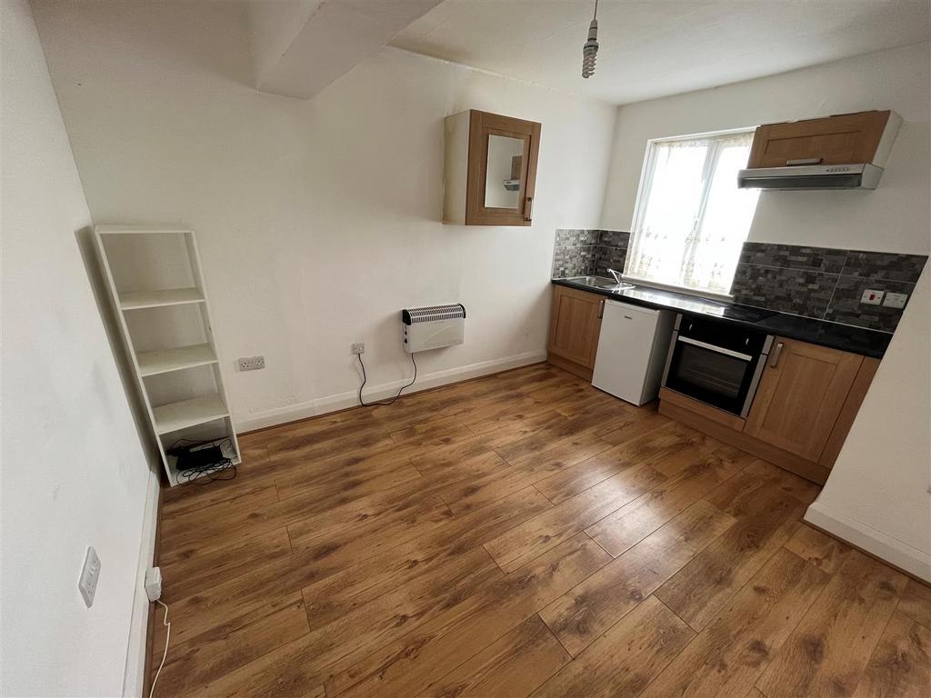 Clockhouse Lane, Collier Row Studio - £1,000 pcm (£231 pw)