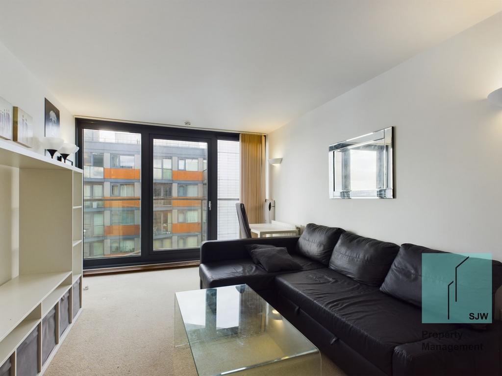 Blackwall Way, London E14 1 bed flat - £1,850 pcm (£427 pw)